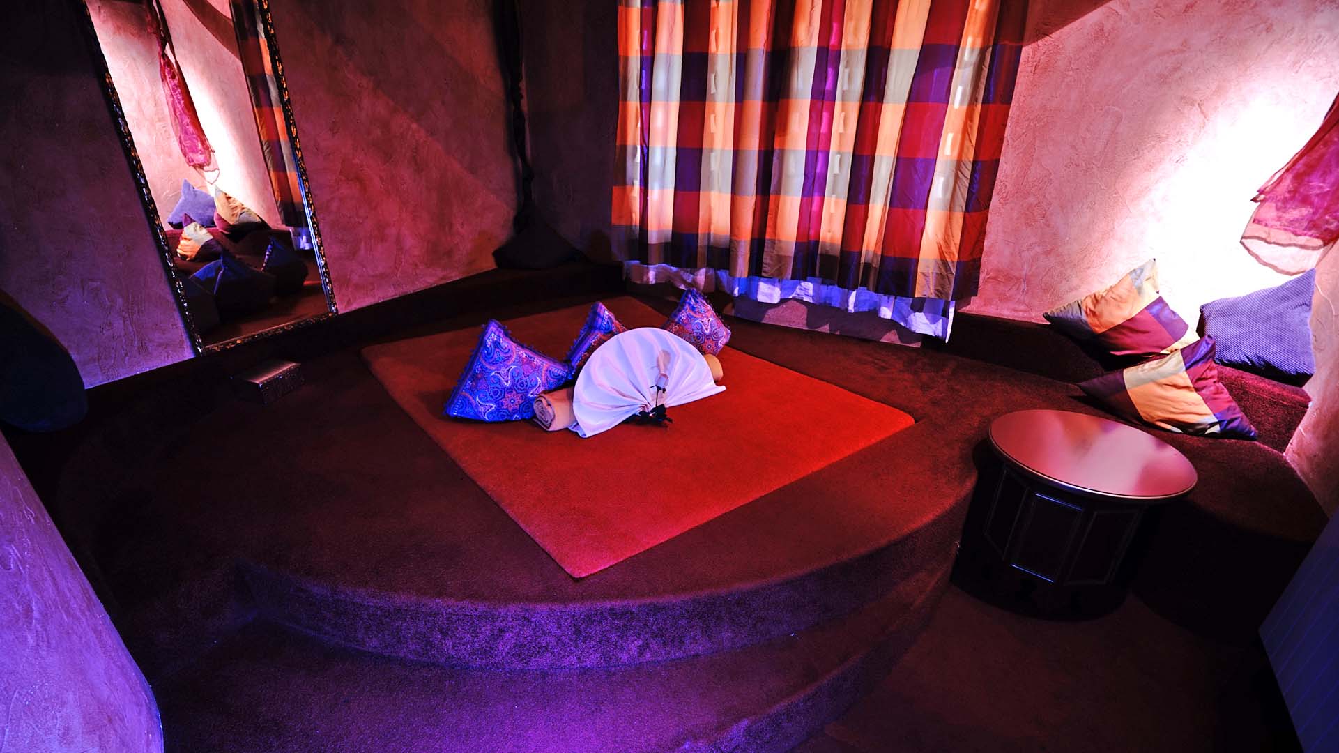 inside Lady-O` – NIGHTCLUB LADY-O`