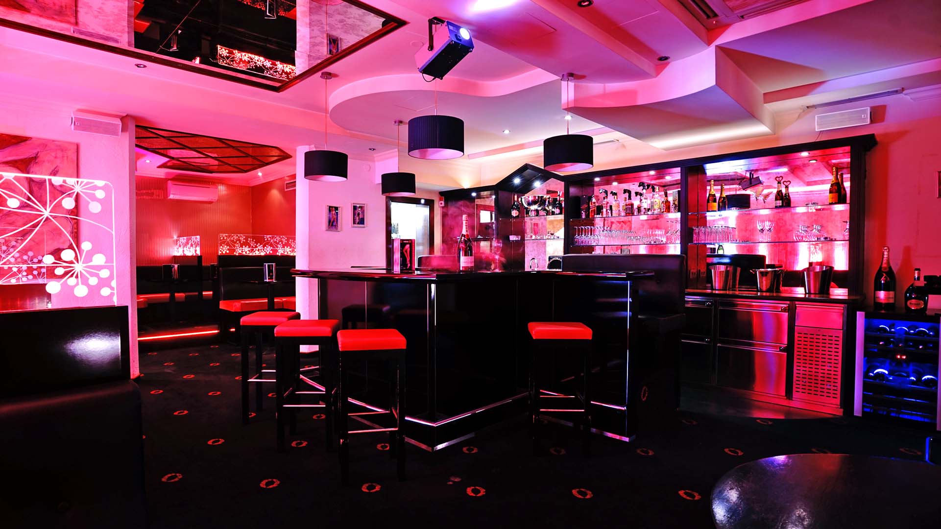 inside Lady-O` – NIGHTCLUB LADY-O`